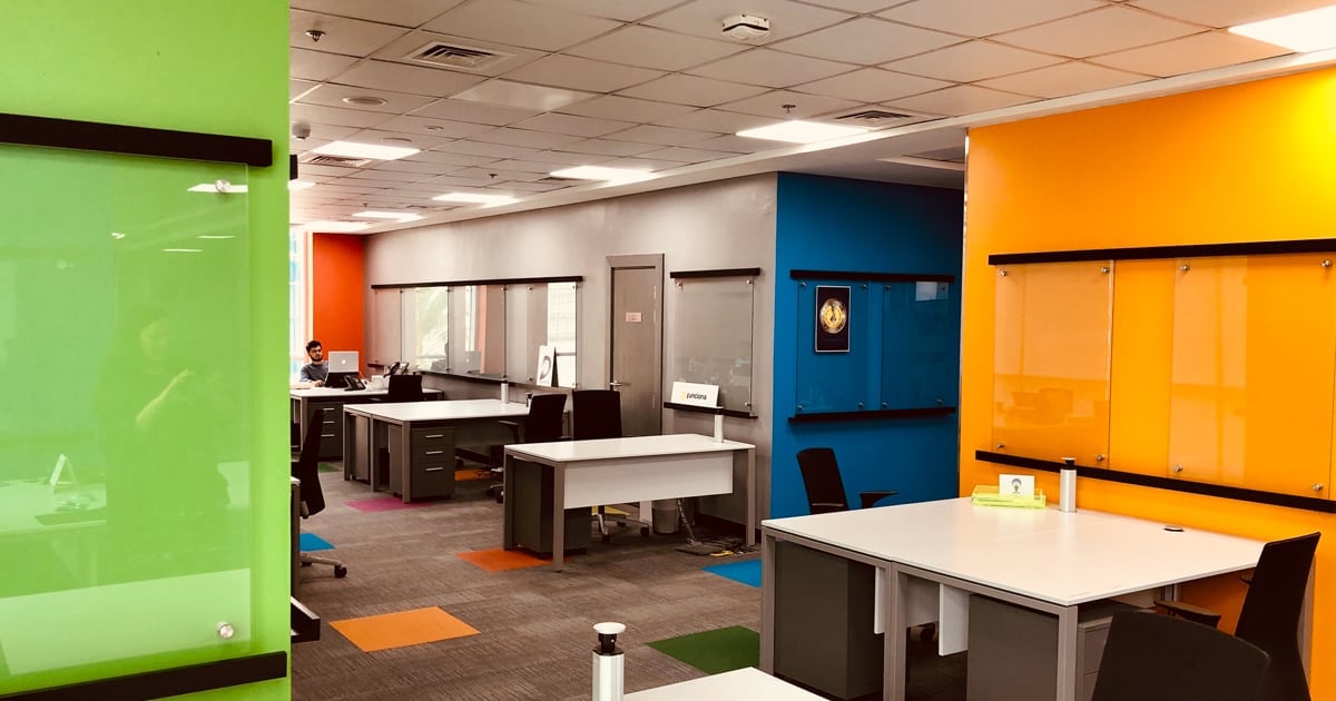 What is a flexi-desk in the UAE?